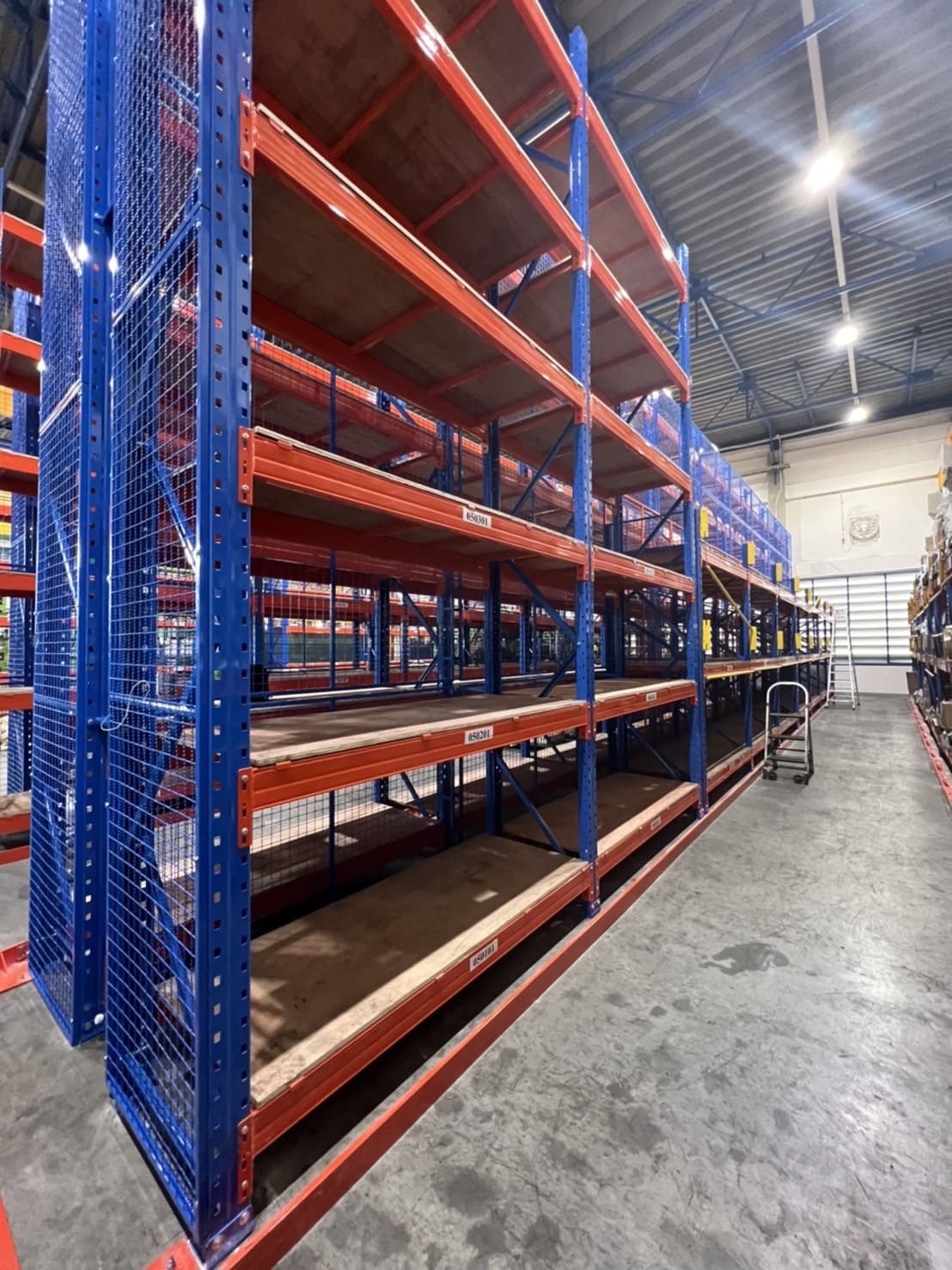 ผลิตและจำหน่ายชั้นวางสินค้าอุตสาหกรรม อุปกรณ์การจัดเก็บสินค้าทุกประเภท